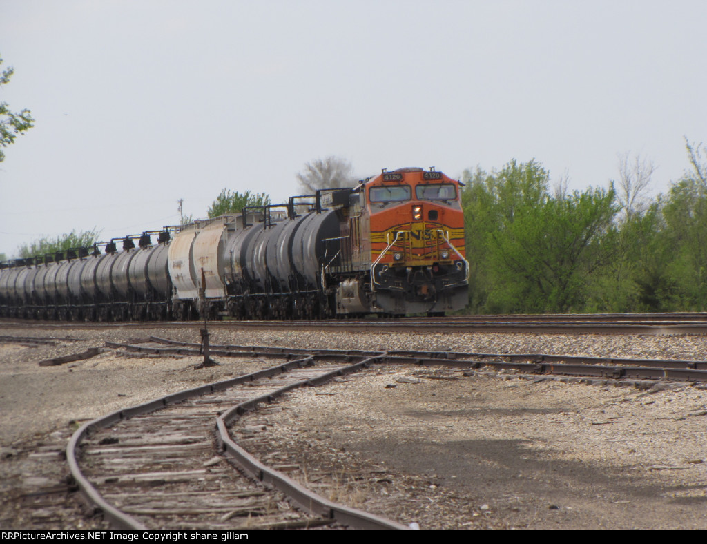 BNSF 4120 roster shot of a dpu on a corn syrup train.